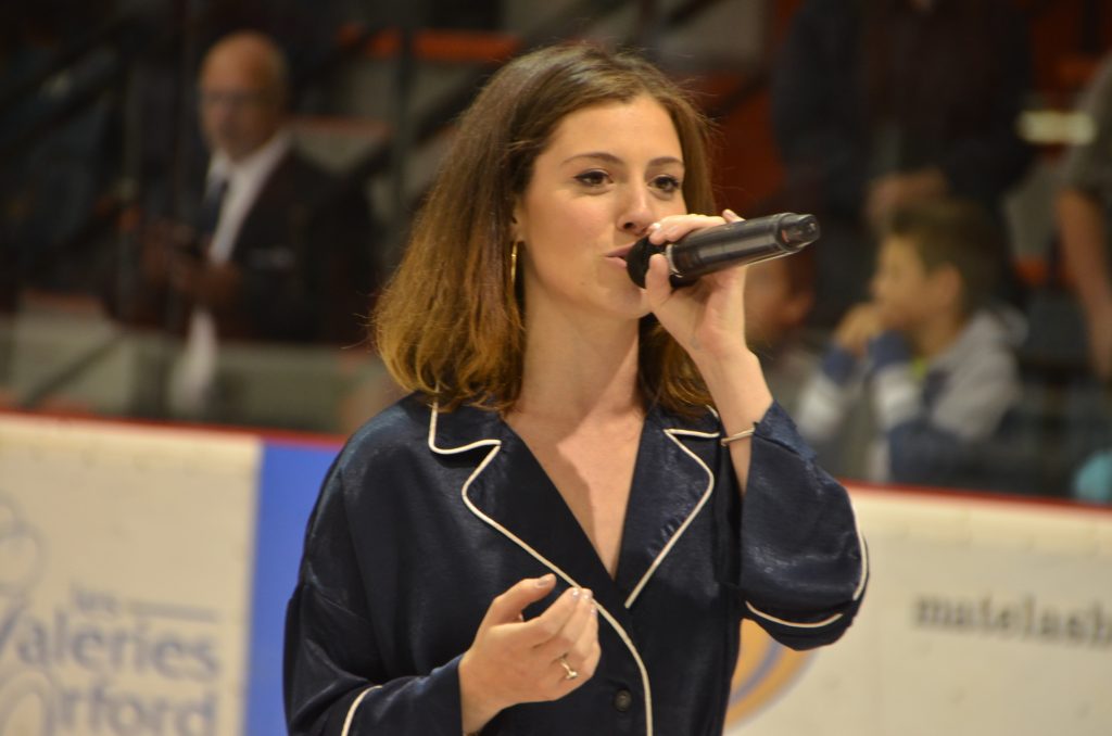 CliqueGirlz300: Sara Diamond Sings National Anthem At Opening Of Magog ...