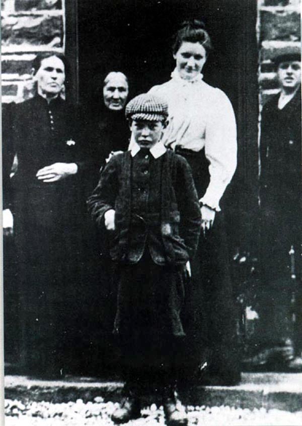 NewtonVinci: The Life and Times of a Hero