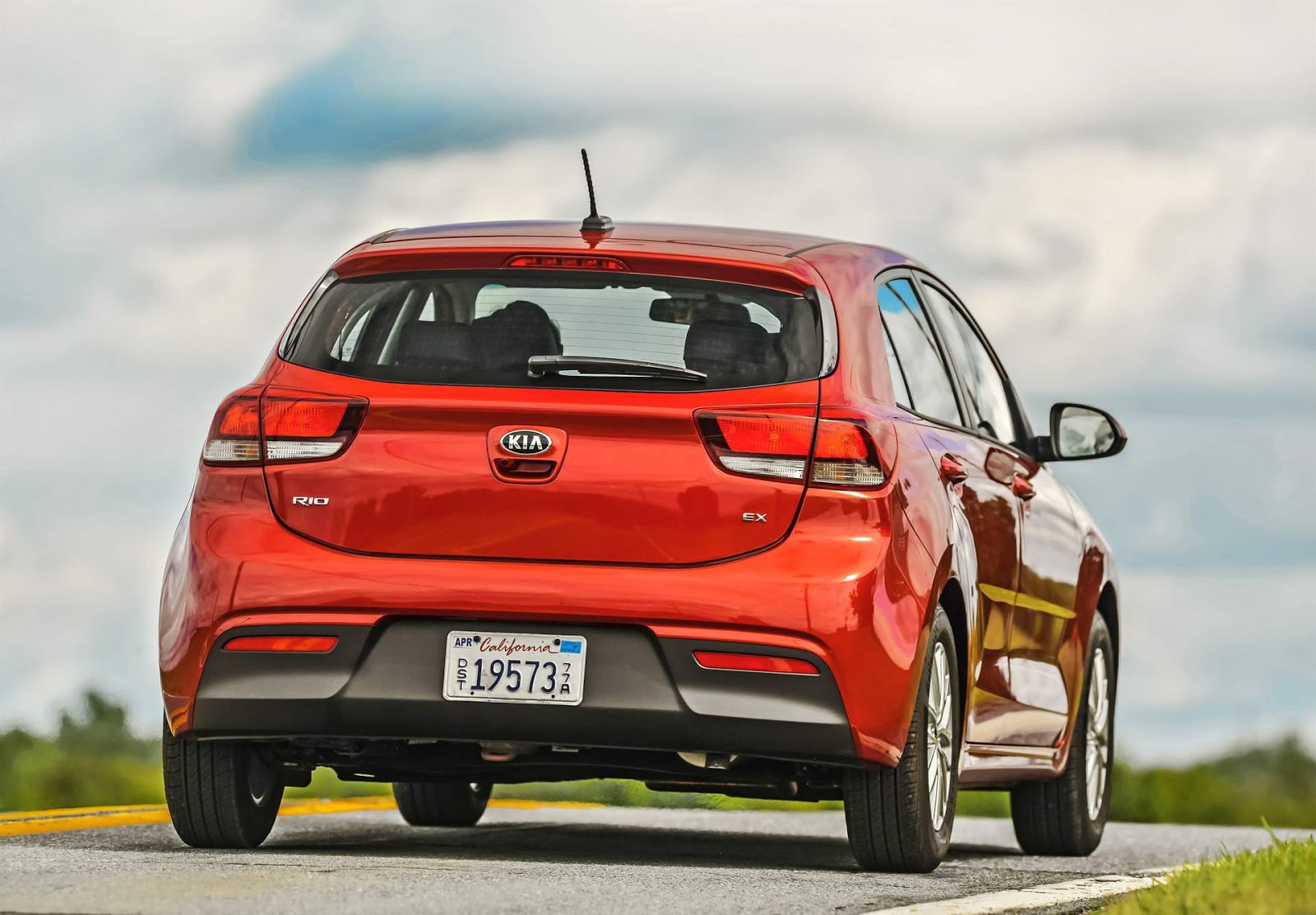 Kia Rio chega ao Brasil em 2018: preços (estimados); vídeo