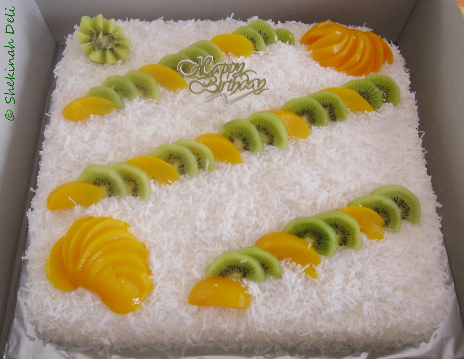 Shekinah Deli: Freshly grated coconut génoise