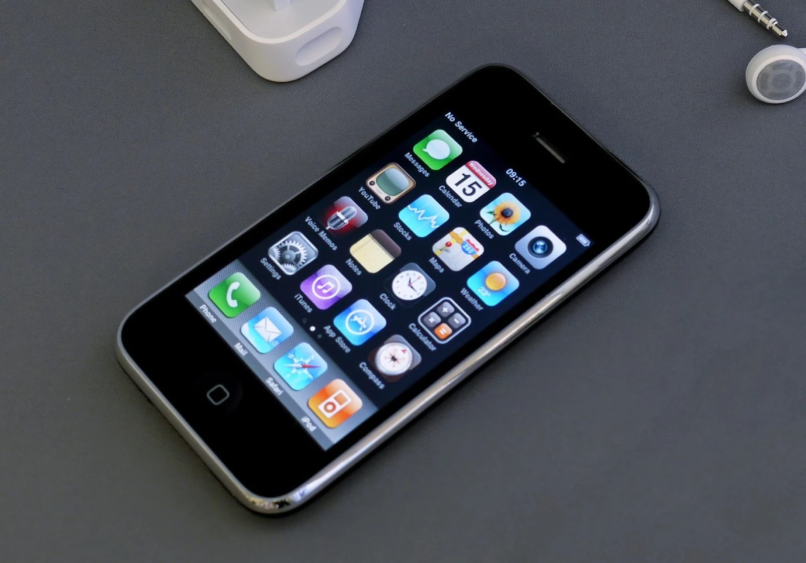 Does Apple offer support for its vintage iPhone lineup (Chart)