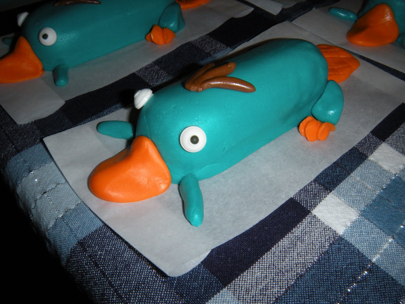 Pengin99's World: How to make Perry the Platypus Cakes for a Disney ...