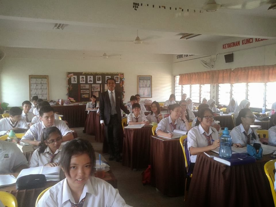 Pra- Universiti, SMK Munshi Abdullah, Melaka: LAWATAN GURU DAN PELAJAR ...