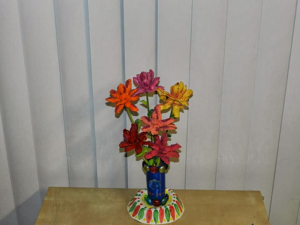 Creative DIY crafts: Groundnut shell flower vase!