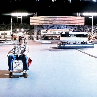 Behind The Scenes Photos - Close Encounters