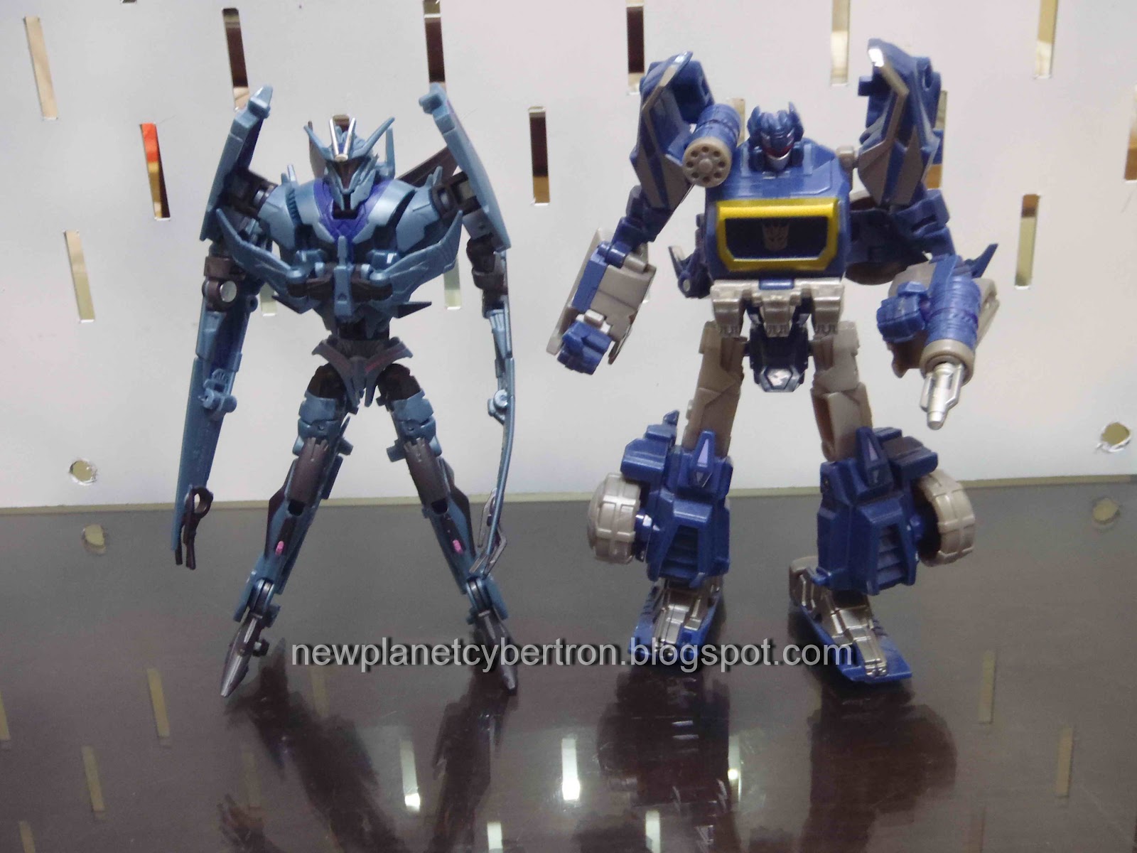 New Planet Cybertron: Transformers Review: Soundwave (Prime RiD Deluxe)