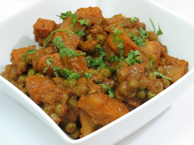Mittu Cooking Love: Sukhi (dry) Aloo Matar | Indian Style Peas and Potato
