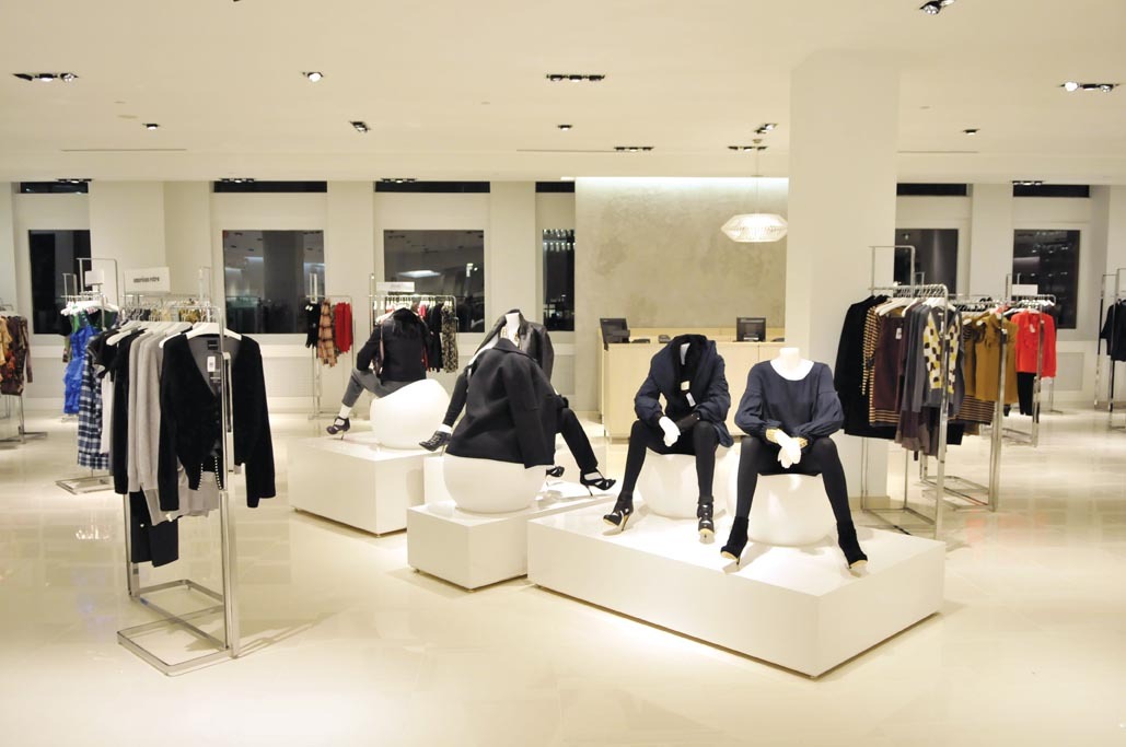 Retail Details: Retail Interiors: White, Bright, Letting in Light
