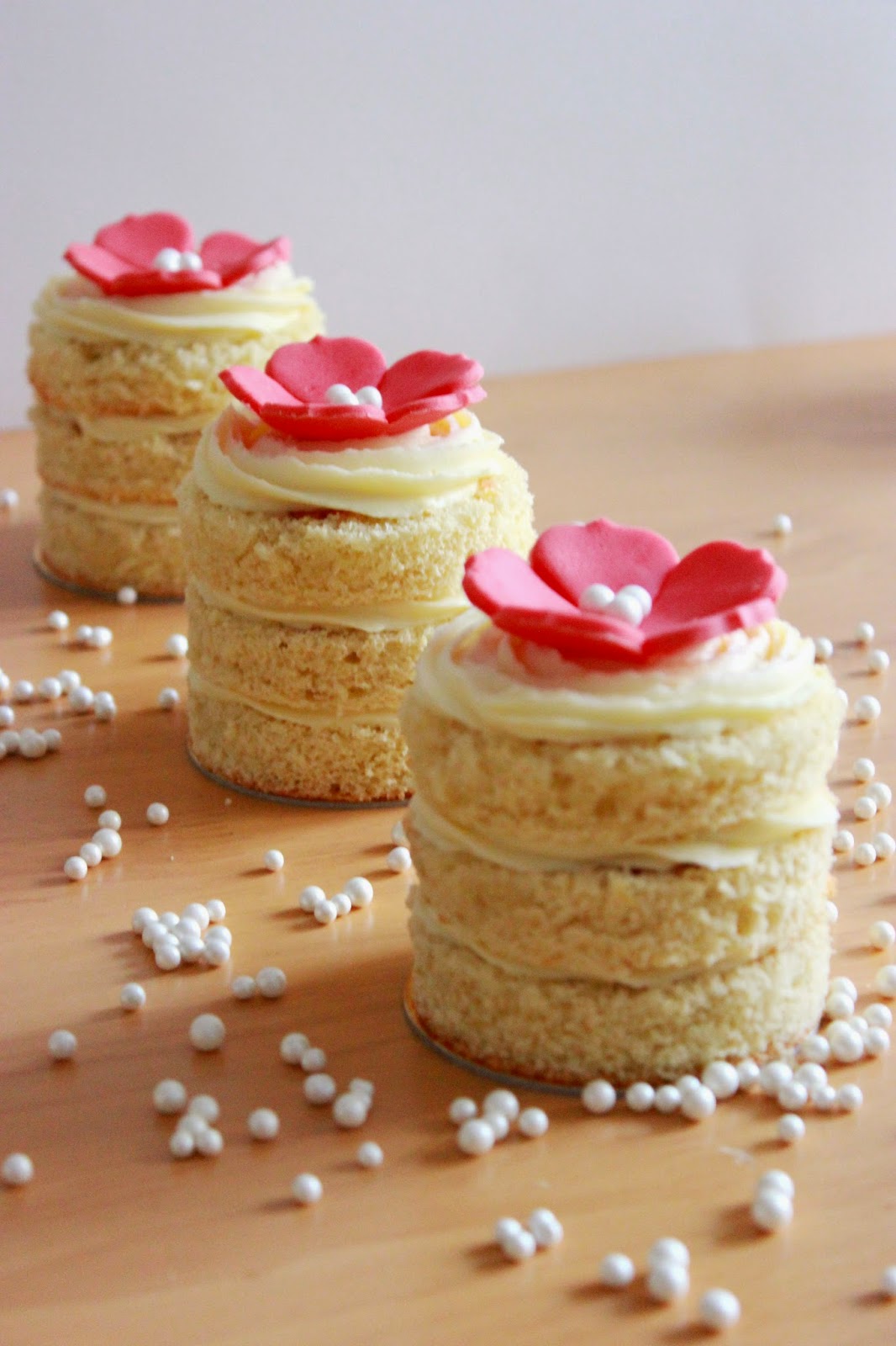 Kiara`s cakes: Tartas individuales de limón, mermelada de grosella y ...