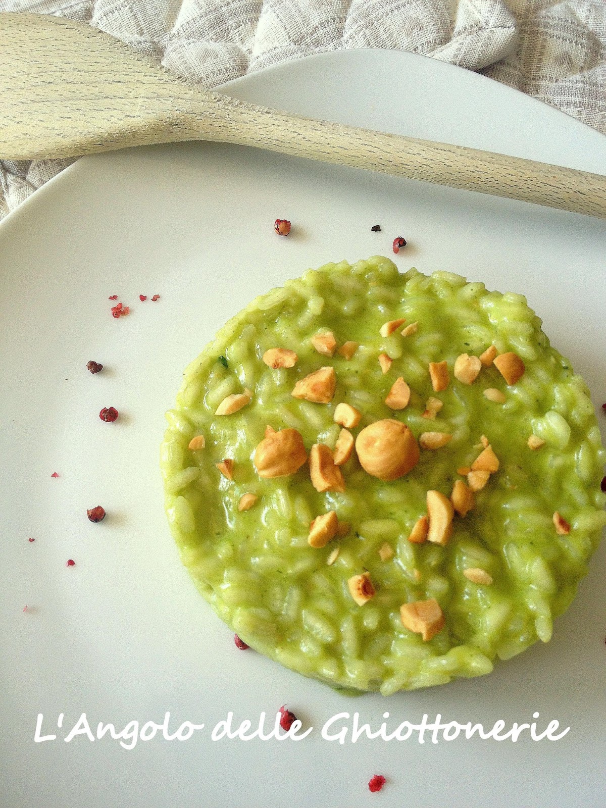 Risotto con pesto di spinaci novelli e nocciola Piemonte IGP, mantecato ...