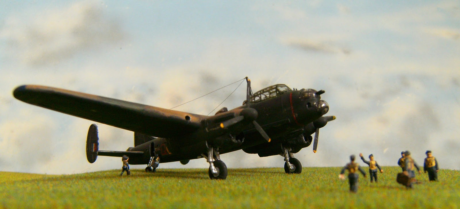 Happyscale-Modellbau: Avro 679 Manchester - Academy scratch conversion ...