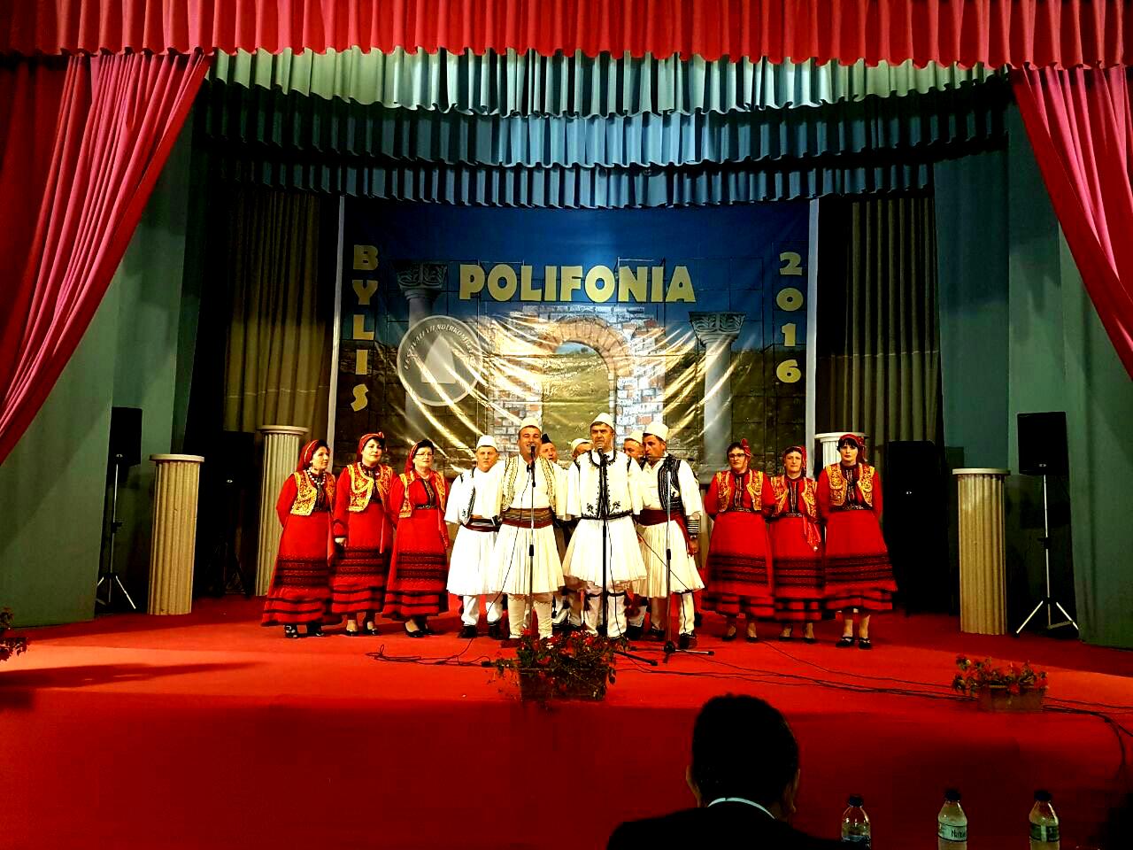 Skrapari merr Çmimin e Parë. Kënga Polifonike e Skraparit triumfon në ...