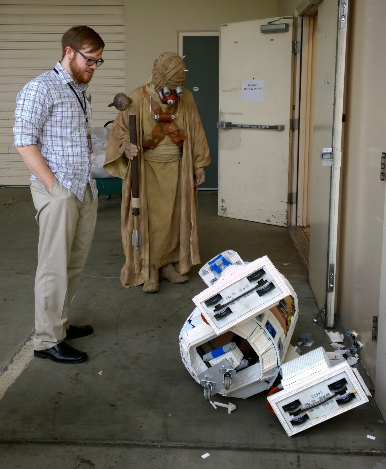 L3-G0 the Lego brick R2-D2: Star Wars Day, May the 4th be With You!