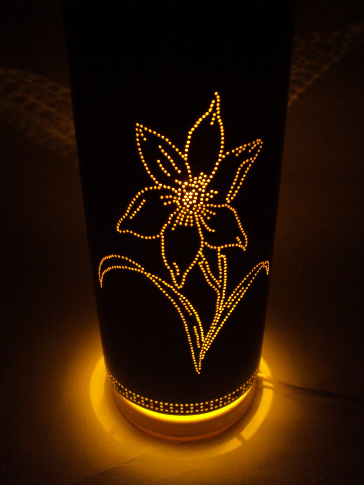 Luminessence Luminárias Artesanais: Luminária de pvc lirio