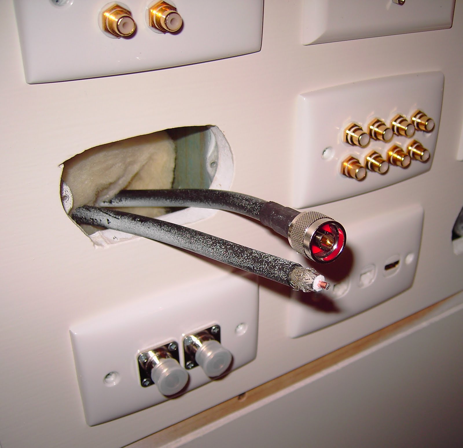 blog de VK5HSE: Custom RF and AV wallplates