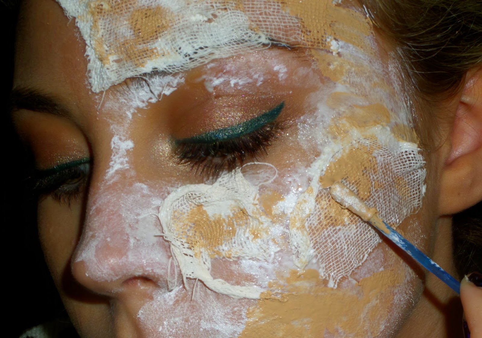 Lily Rose: Decomposing Zombie Halloween Makeup Look