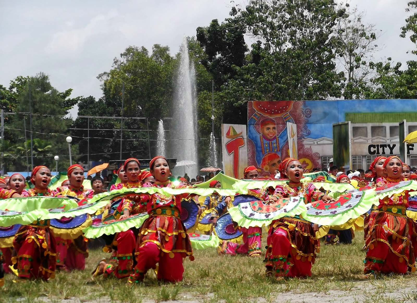 The Walking Tripod: Festival Photos: Talakudong Street Dancing and ...
