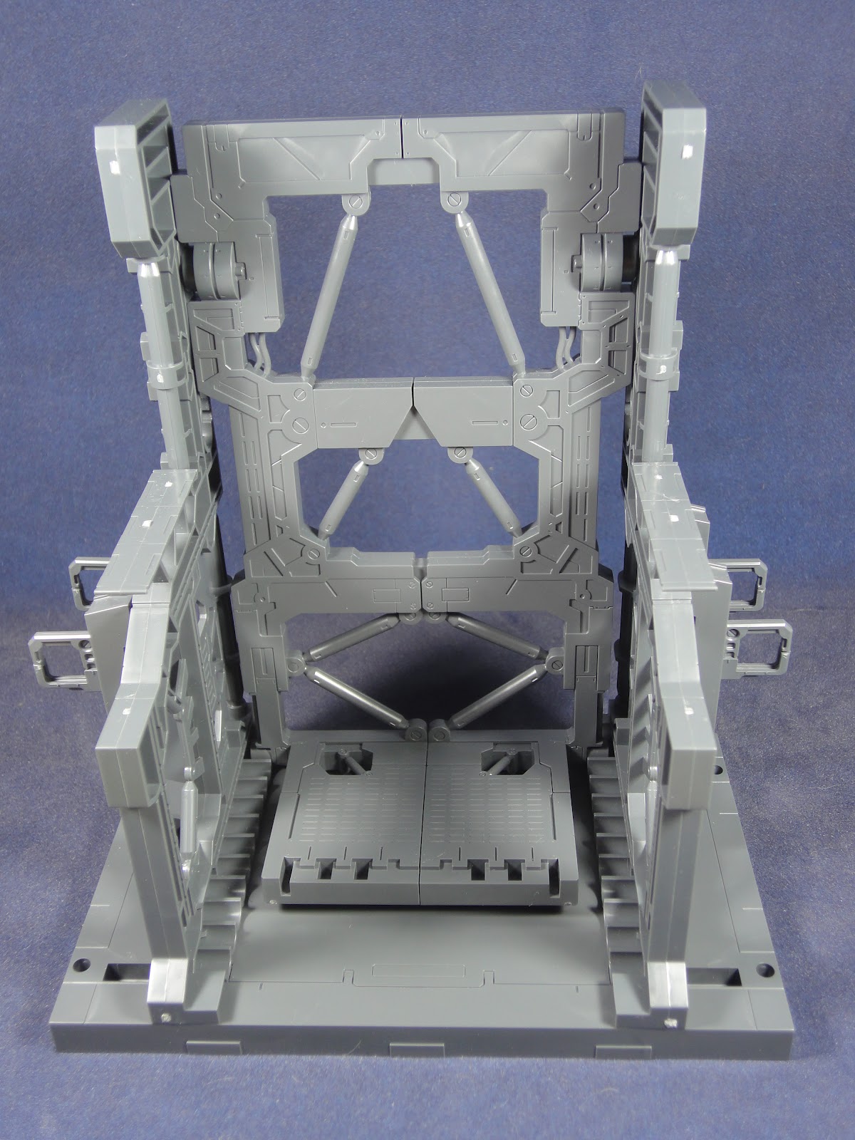 GunplaNovice: Builders Parts Gunpla System Base 001 by Bandai (Review)