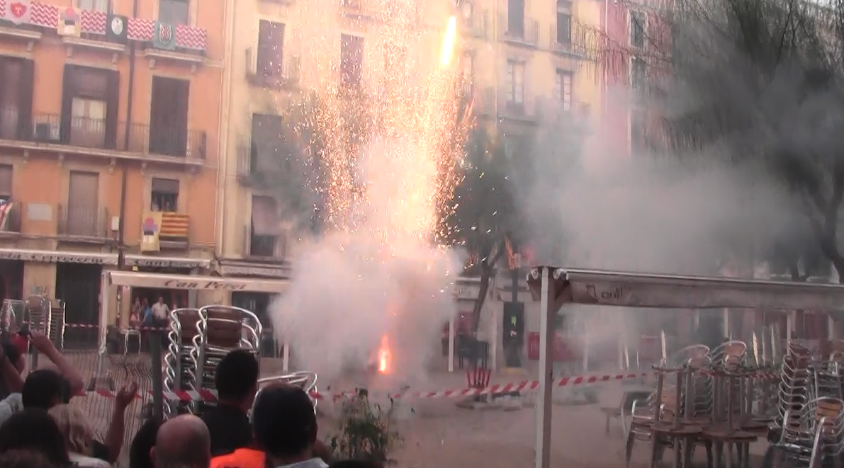 Vídeo: Tronada de crida d'inici de festes de Santa Tecla 2013 | El ...
