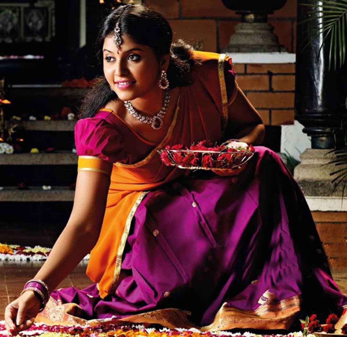 Actress Anjali Sexy Hot Photos in Half Saree - Spicy Ammayi