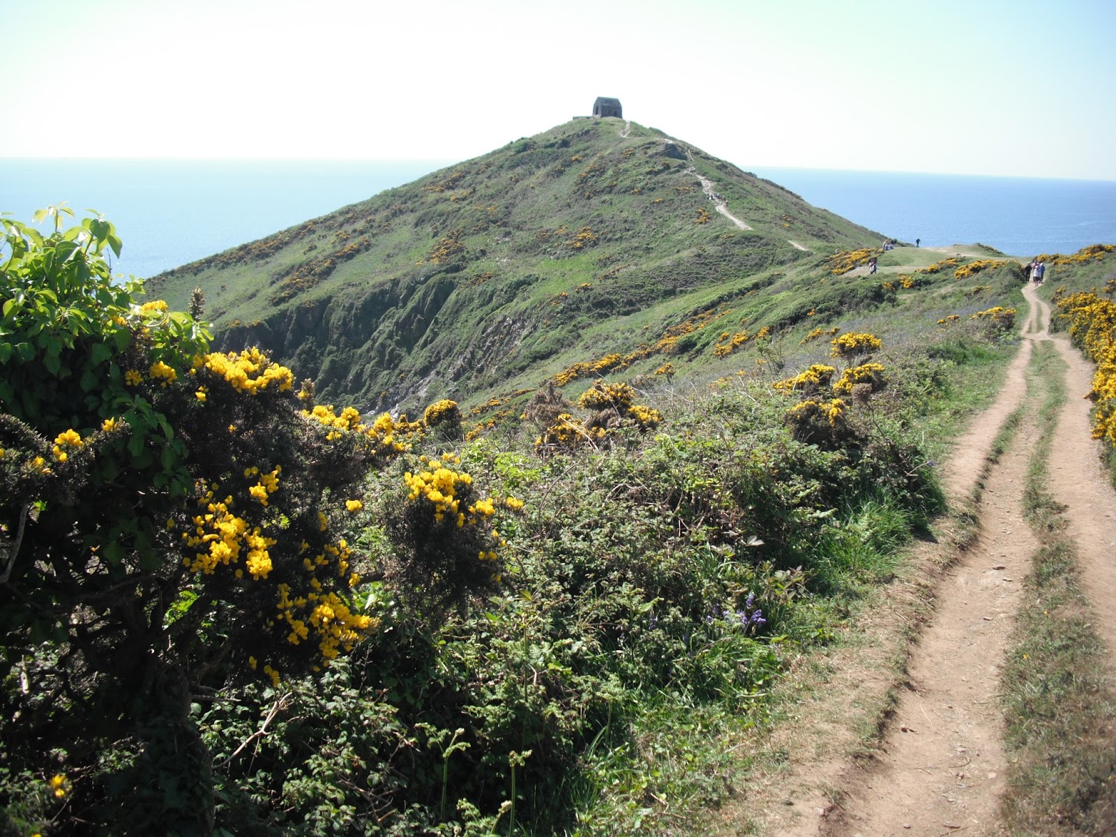 Walking the English coast - the easy way!: Walk 137 Plymouth to ...