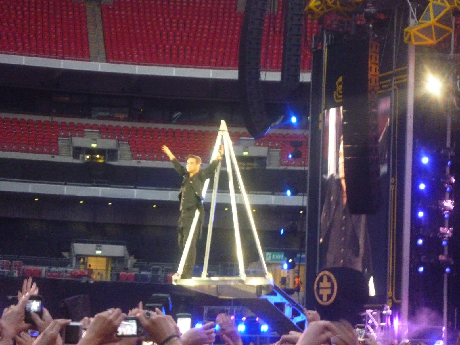 Robbie Williams Boy Band | 6k pics