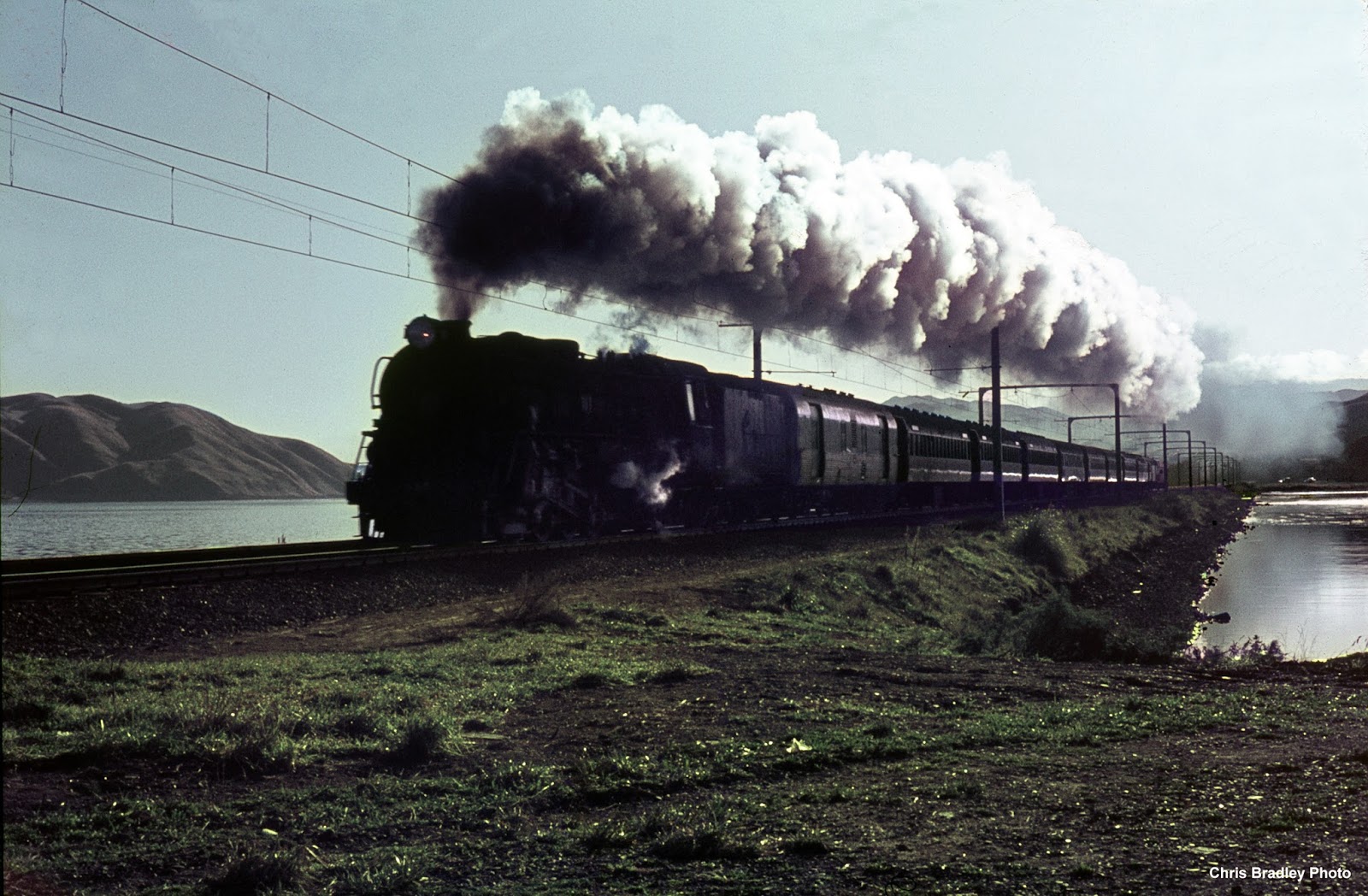 transpress nz: Ka 935 with an express from Auckland just north of ...