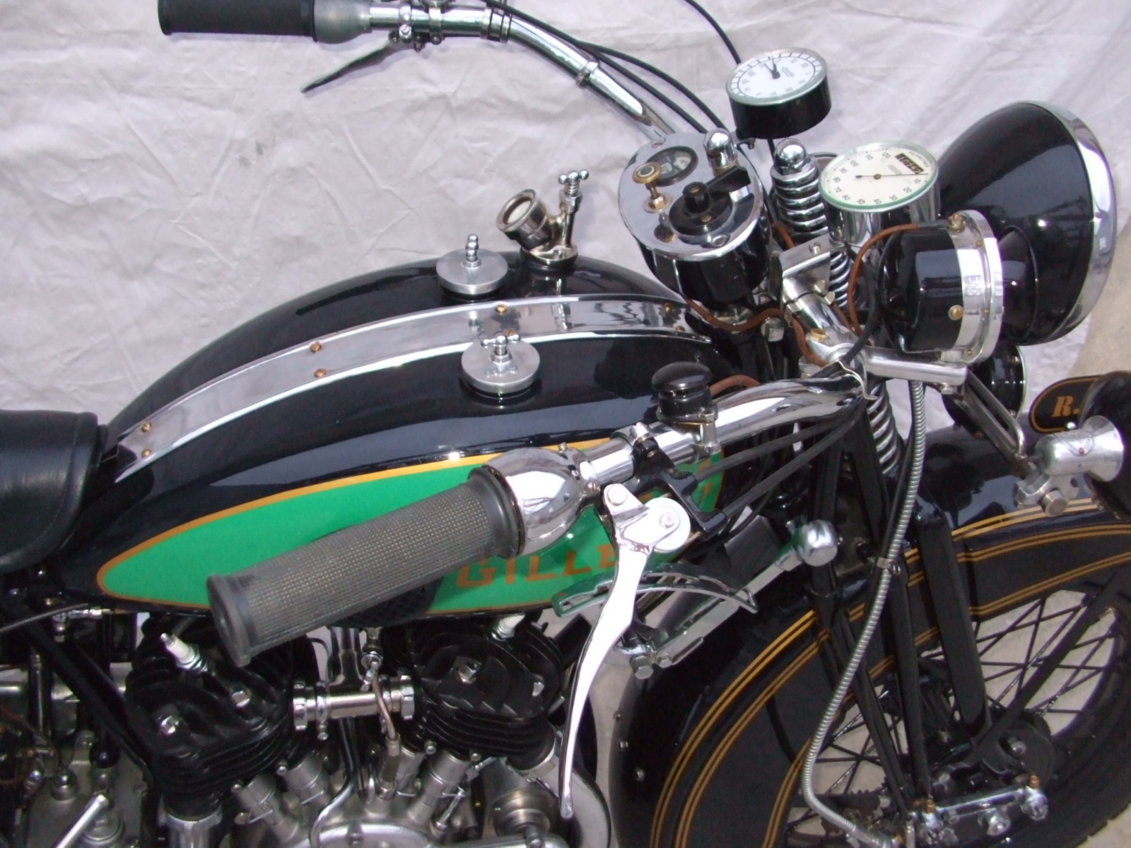 MUSEE3M "Moto-Mode-Militaire": RENE GILLET 750cc 1938