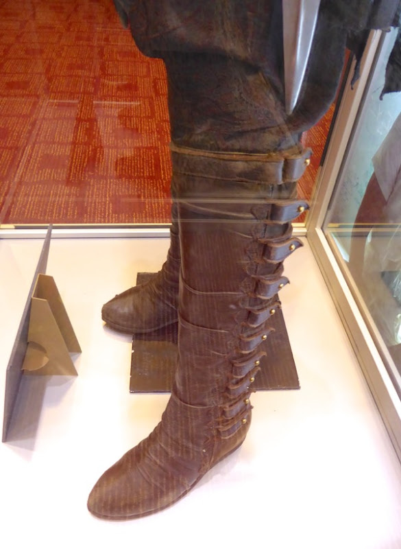 Hollywood Movie Costumes and Props: Ariane Labed's Assassin's Creed ...