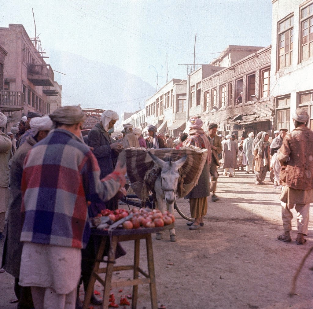 20 Wonderful Color Photographs Capture Street Scenes of Kabul ...