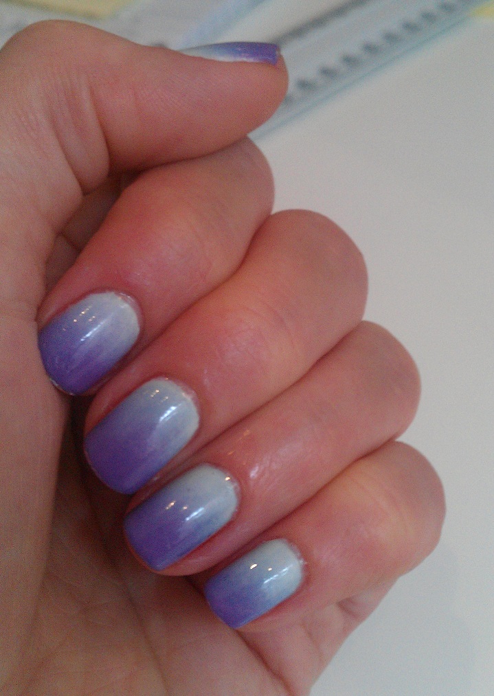 Pie's Eyes & Other Sparkly Stories...: Another Gradient Manicure.