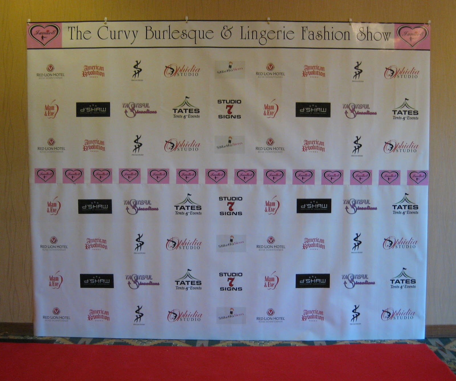 STUDIO 7 SIGNS: Red Carpet Media Wall