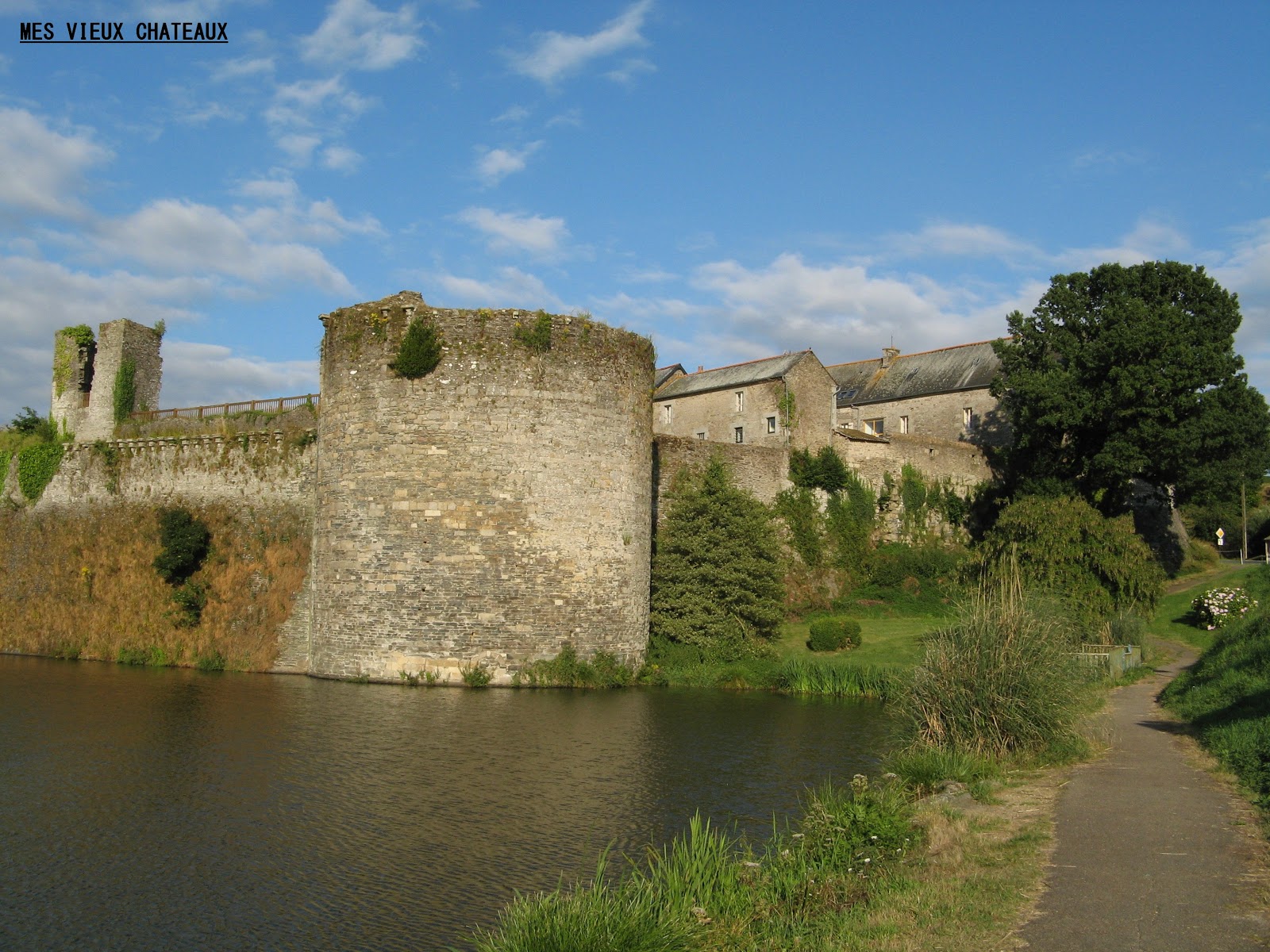 MES VIEUX CHATEAUX: Le chateau de Corlay