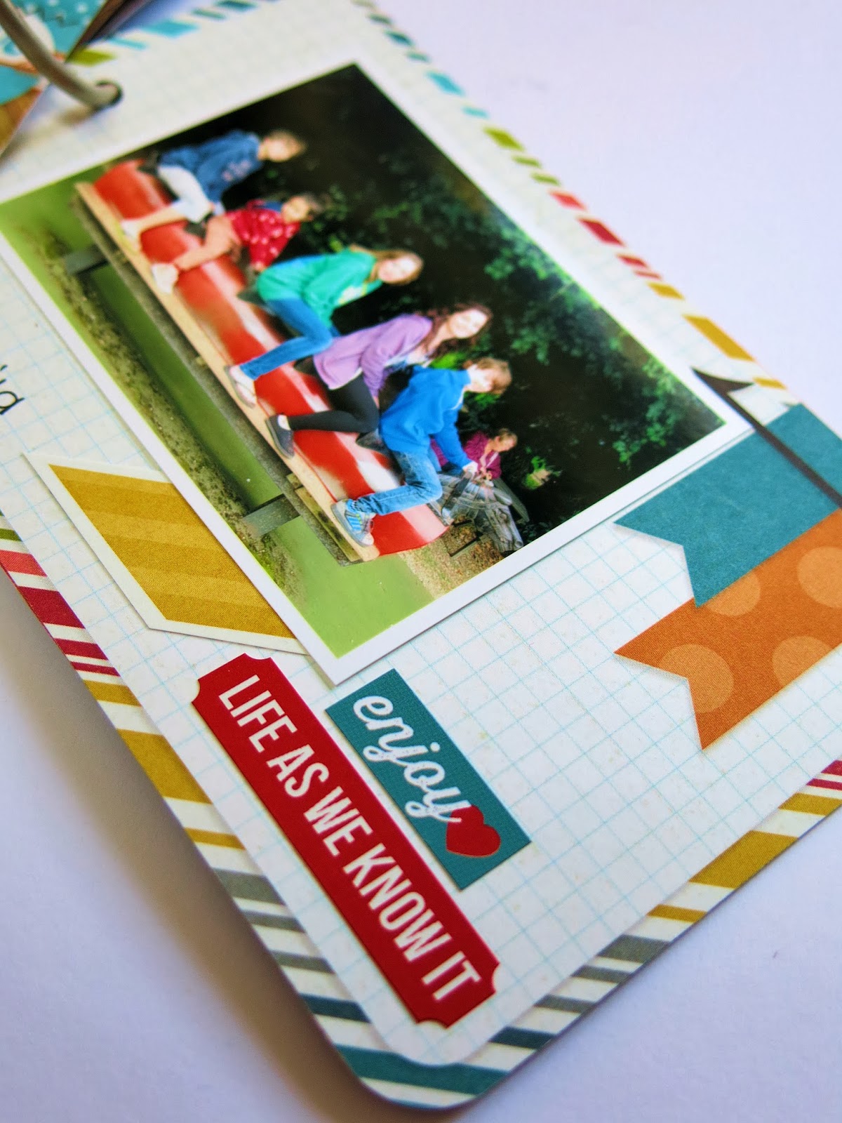 Scrap, Paper, Scissors: A Simple Mini Book with Simple Stories