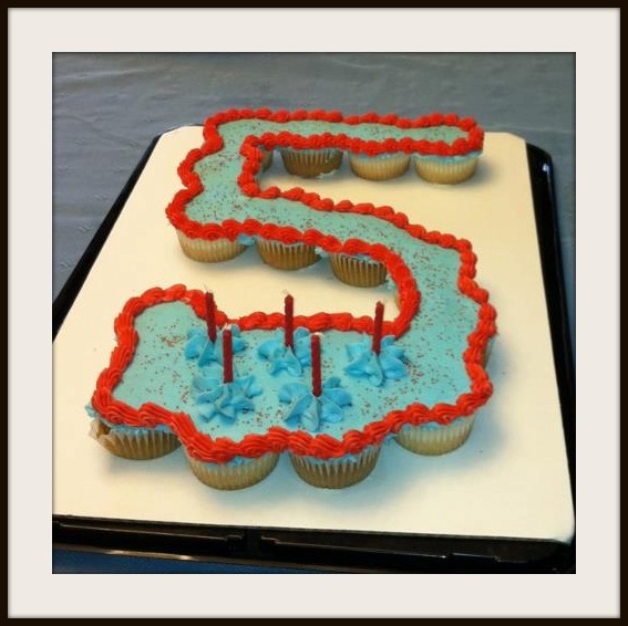 Le Mie Cose Favorites: Pull-Apart Cake in Shape of #5