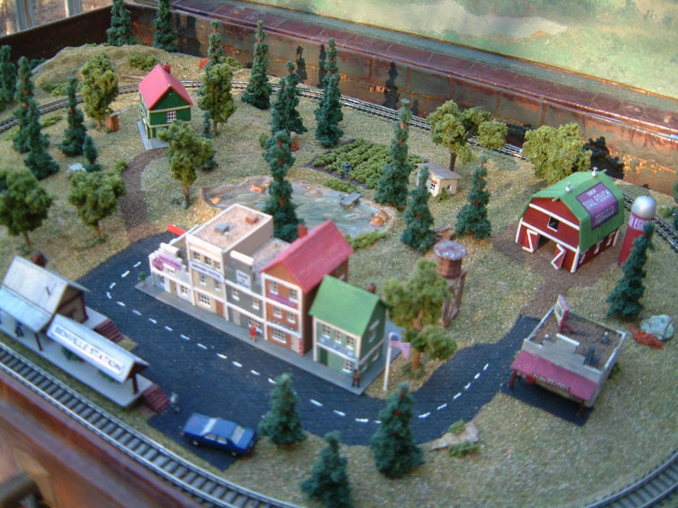 Dioramas and Clever Things: Suitcase trains.