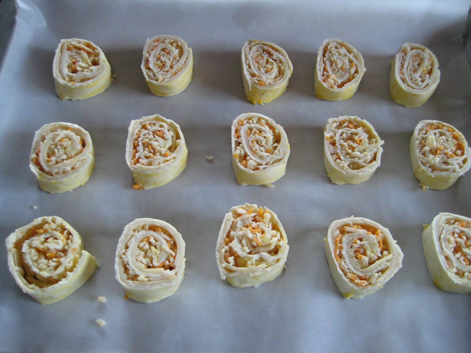 sapasastres: Canapés de pasta de full