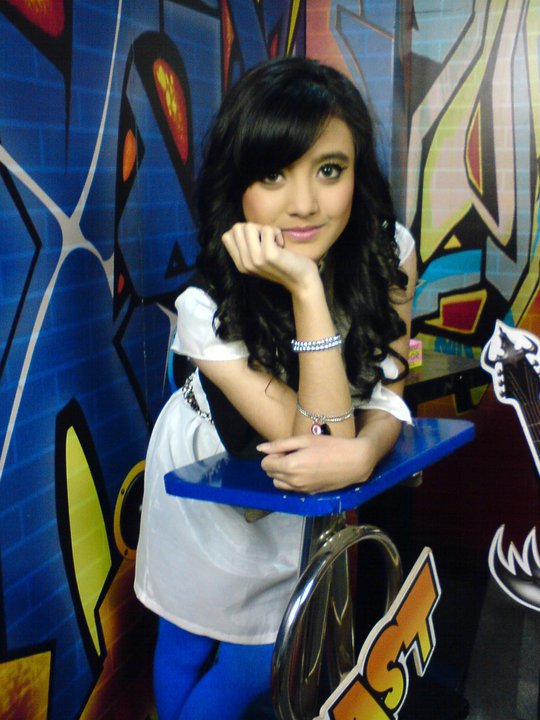 Foto Foto Savira Salsabilla Razak Vokalis Revara Band - Gilang Adi ...