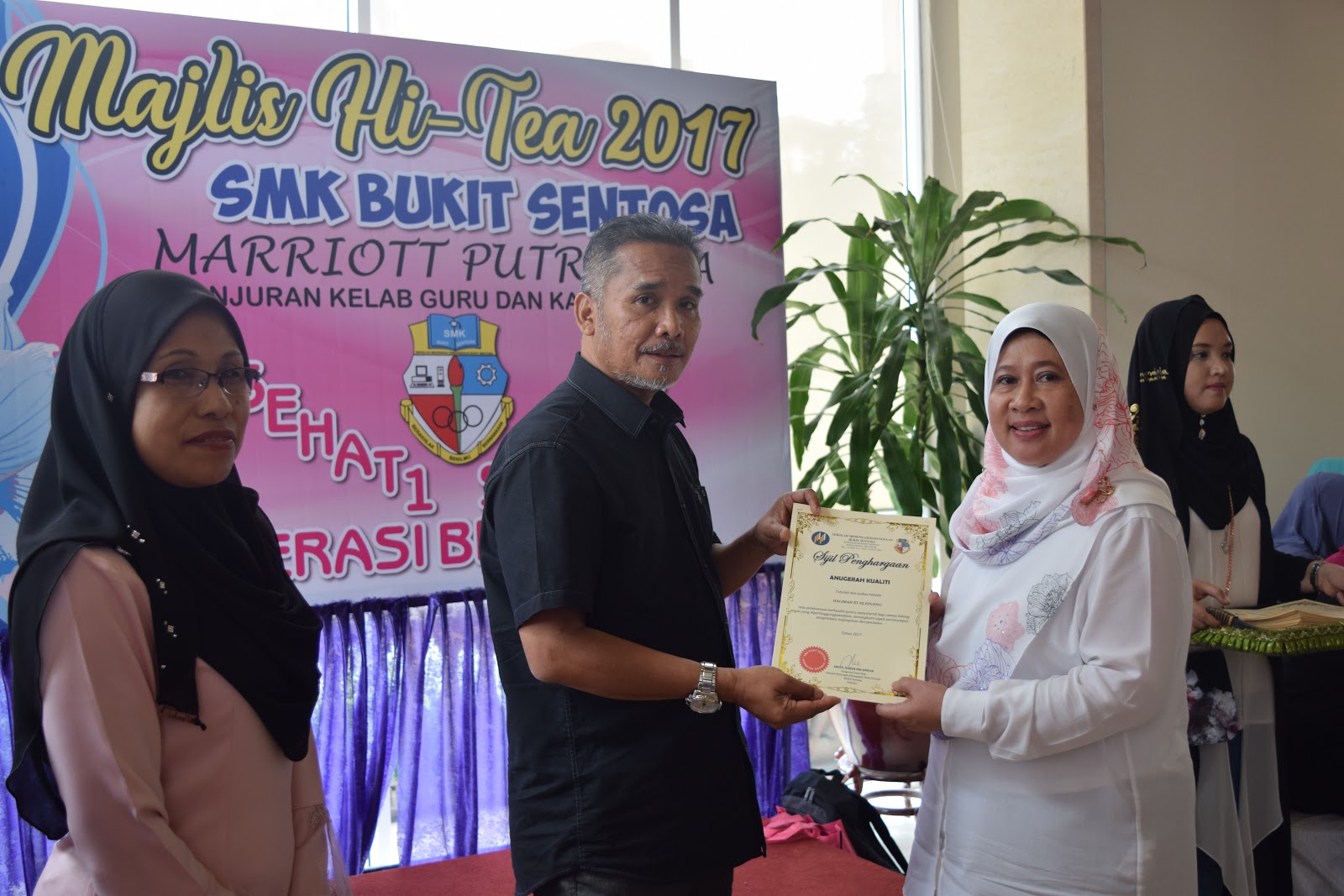 SMK BUKIT SENTOSA: Majlis Hi-Tea SMKBS