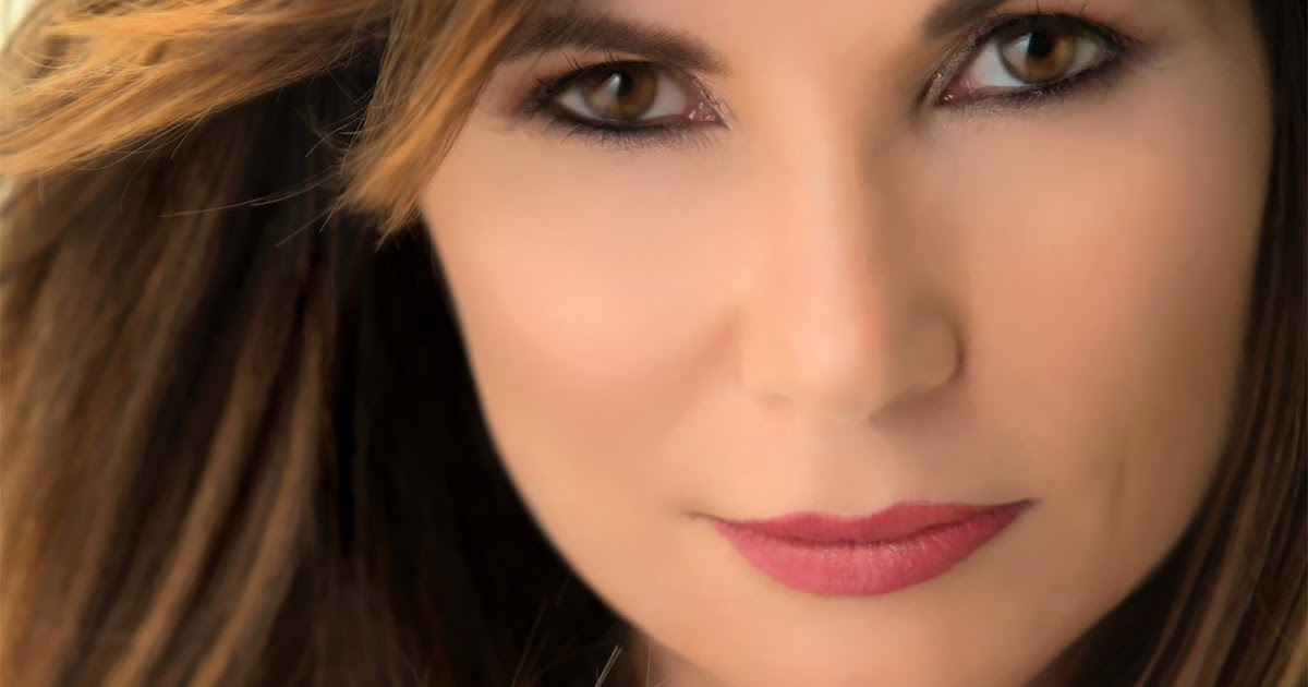 AORLAND: ROBIN BECK ·"Love Is Coming" Frontiers 2017 Review