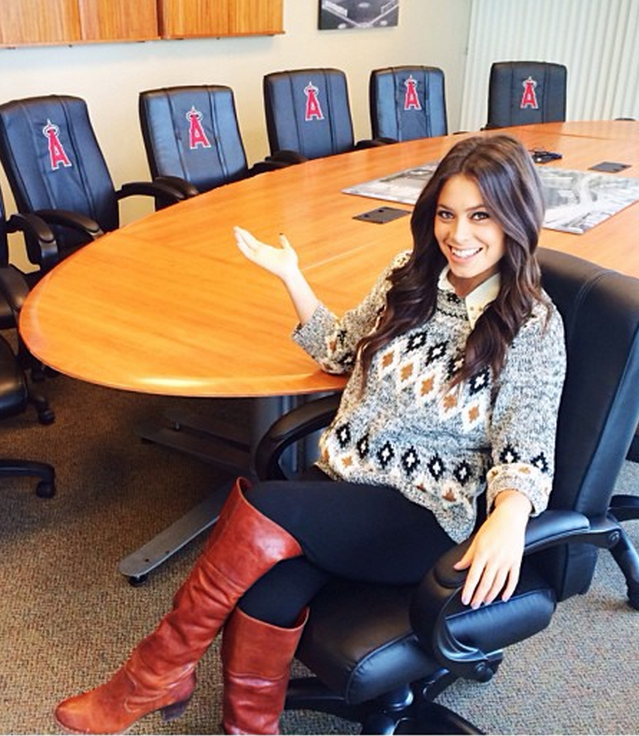 THE APPRECIATION OF BOOTED NEWS WOMEN BLOG : The Incomparable Alex Curry