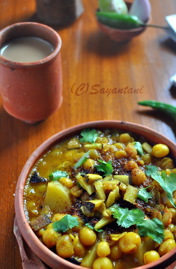 Narkel-er Niramish Ghugni (Yellow peas curry with Coconut) - A ...