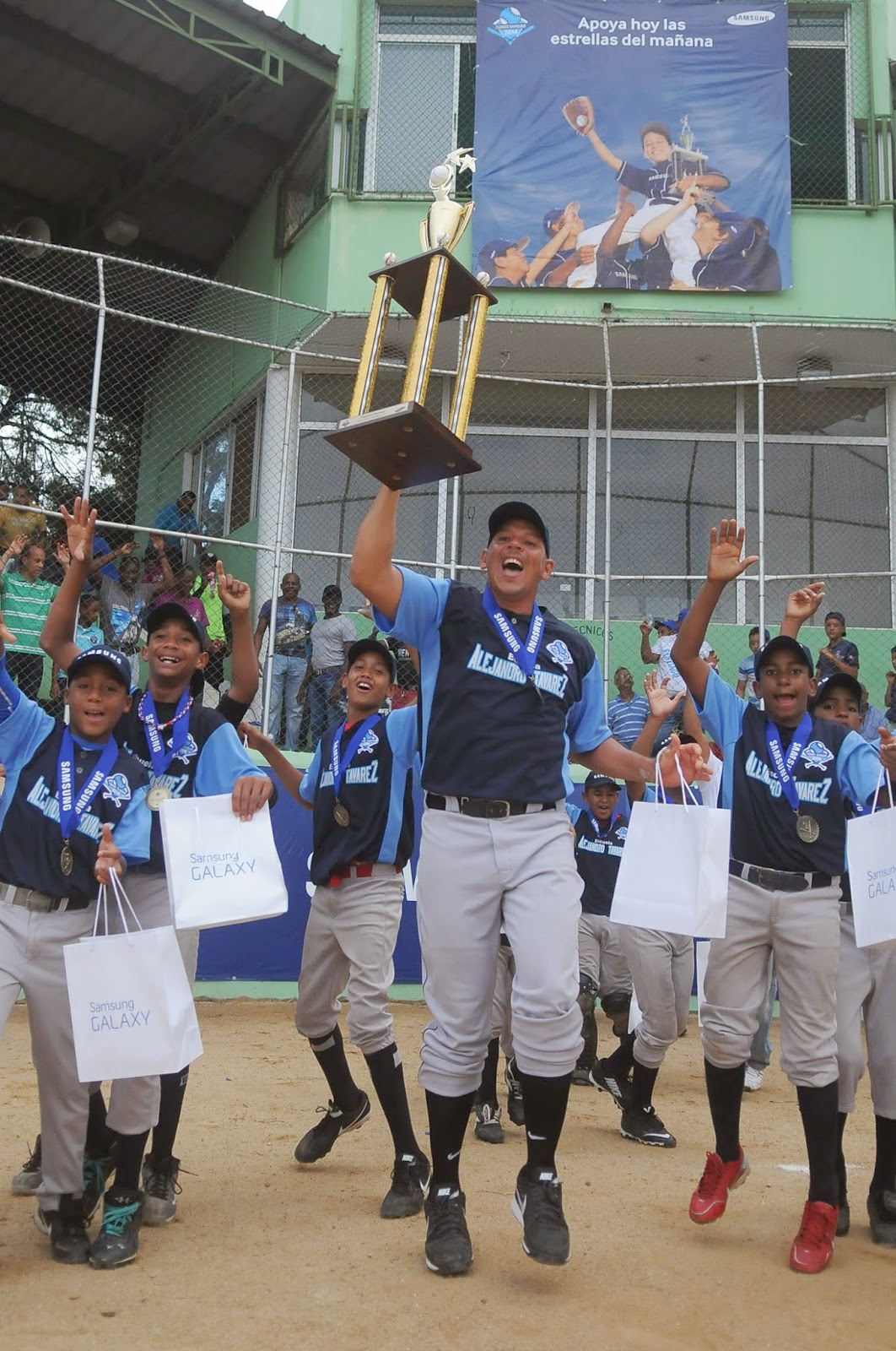 LO QUE PASO HOY: Equipo de la Liga Alejandro Tavárez, de Santiago, se ...