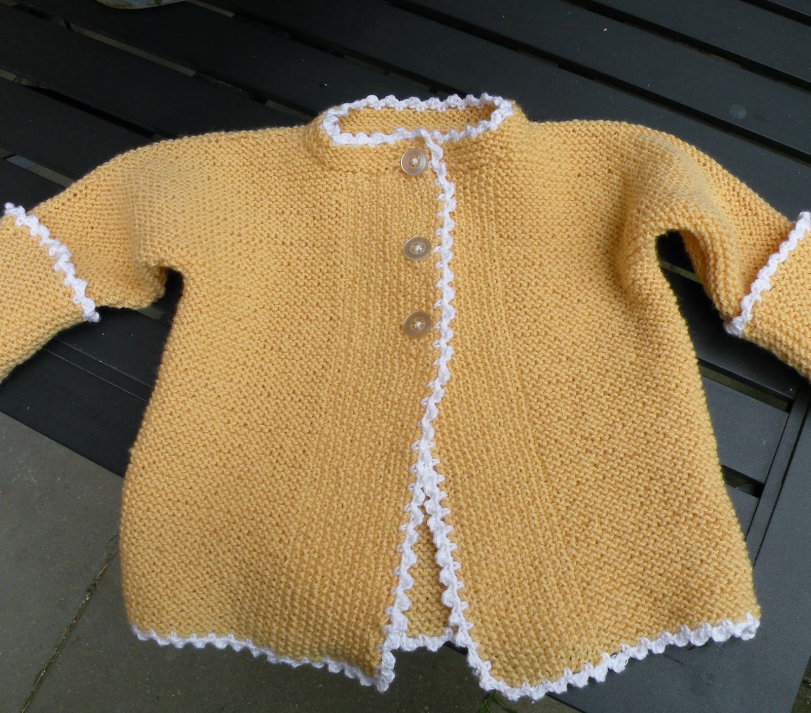 Edso syhörna: Stickat i gult