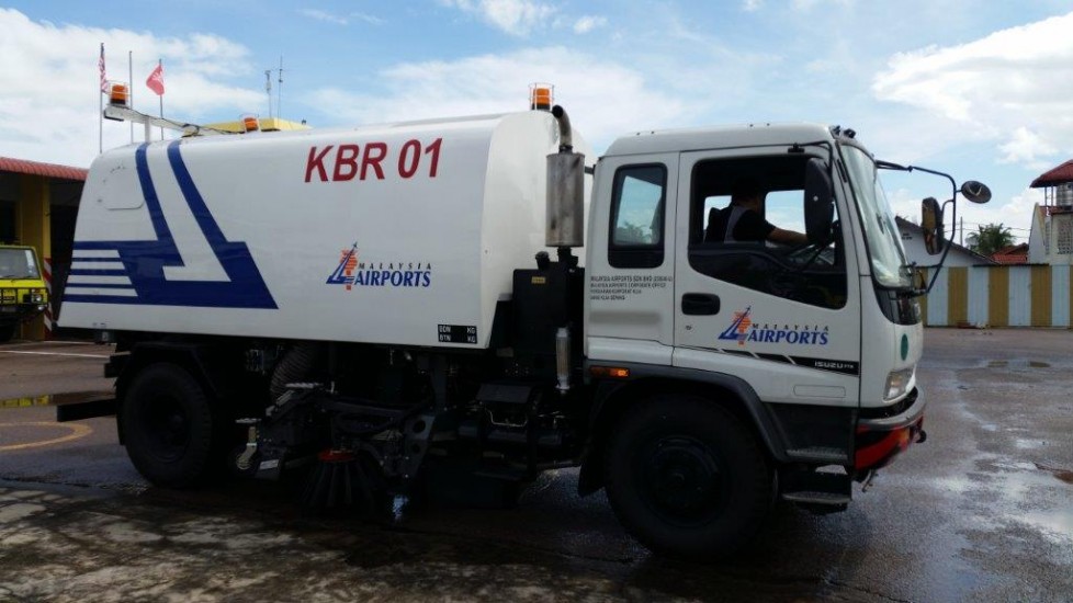 Delivering Performance Since 1996!: RUNWAY SWEEPER DI MALAYSIA