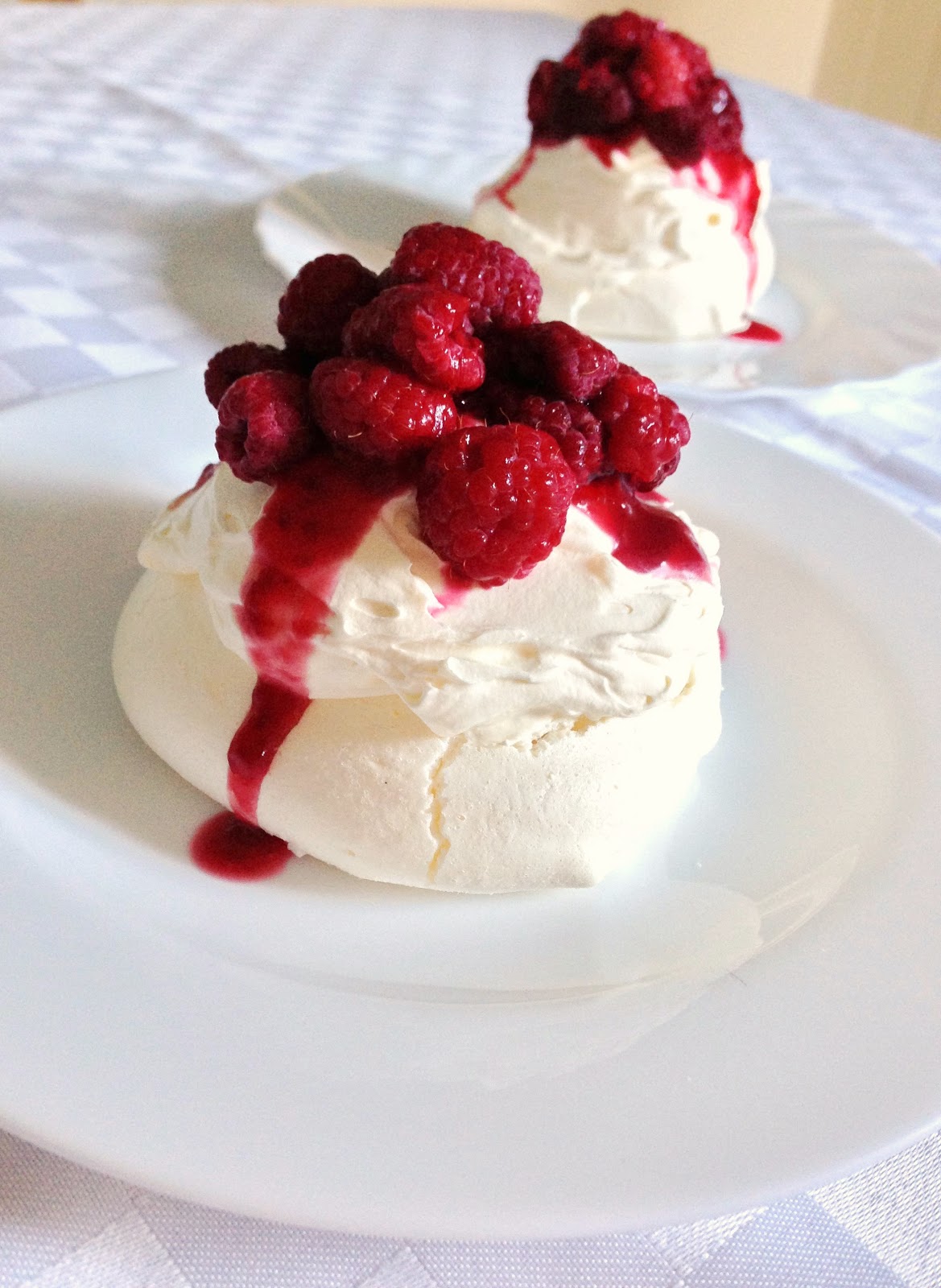 The Blonde Beauty Baker: Mini Raspberry Pavlova