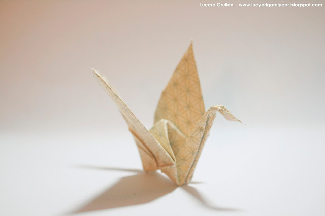Lucy's origami.: Día 1: Grulla de origami.