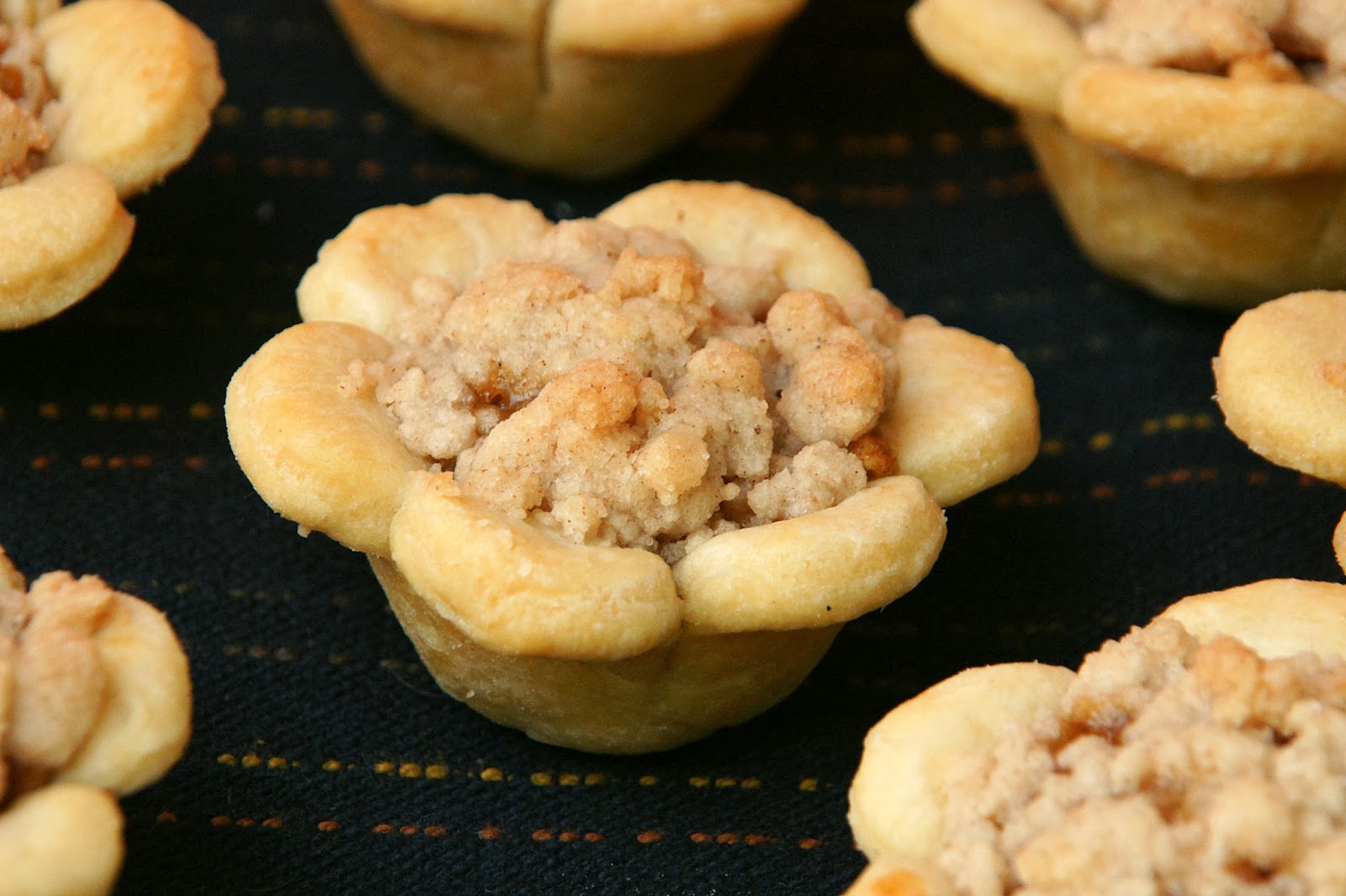 Raising Leafs: Tasty Tuesday: Apple Pie Tartlets