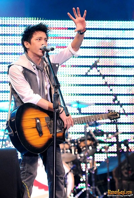 The Fenomenal Of Peterpan: Biodata Personil