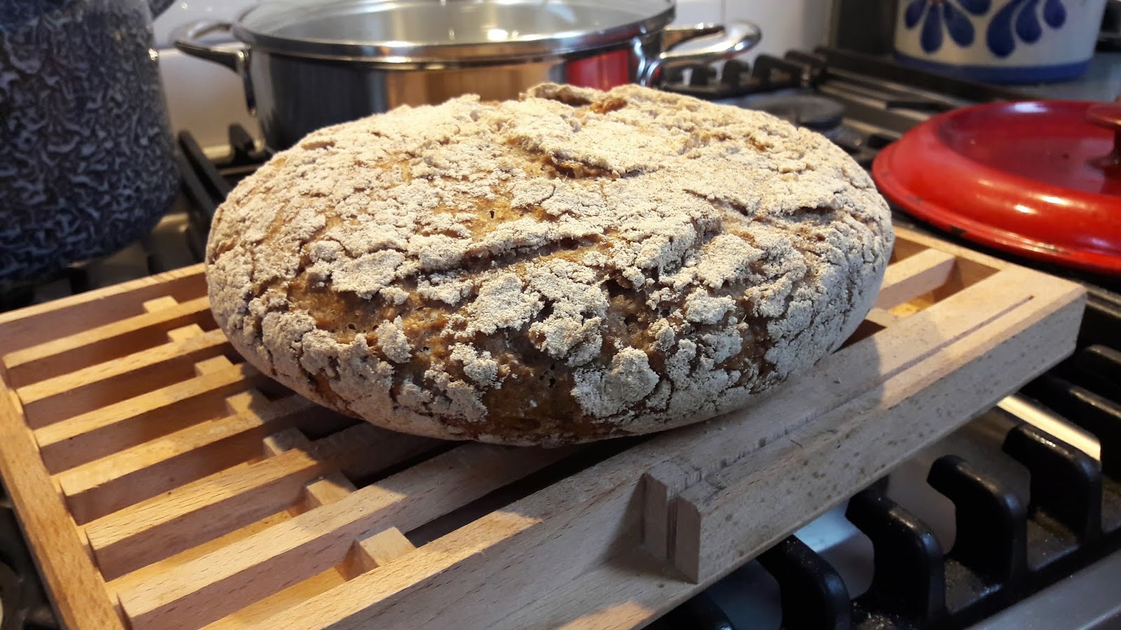 Moesker's Moestuin: Puur en simpel brood .... uit de tuin.